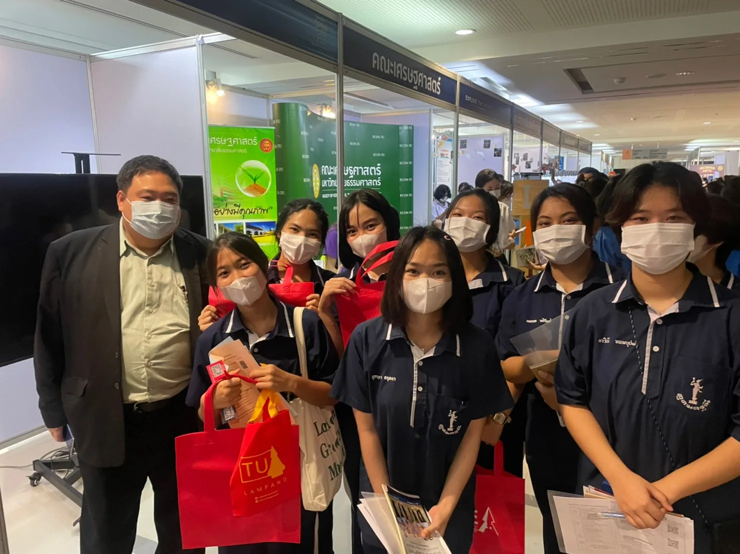 B.E. Thammasat on the High School Roadshows - Bachelor of Economics ...